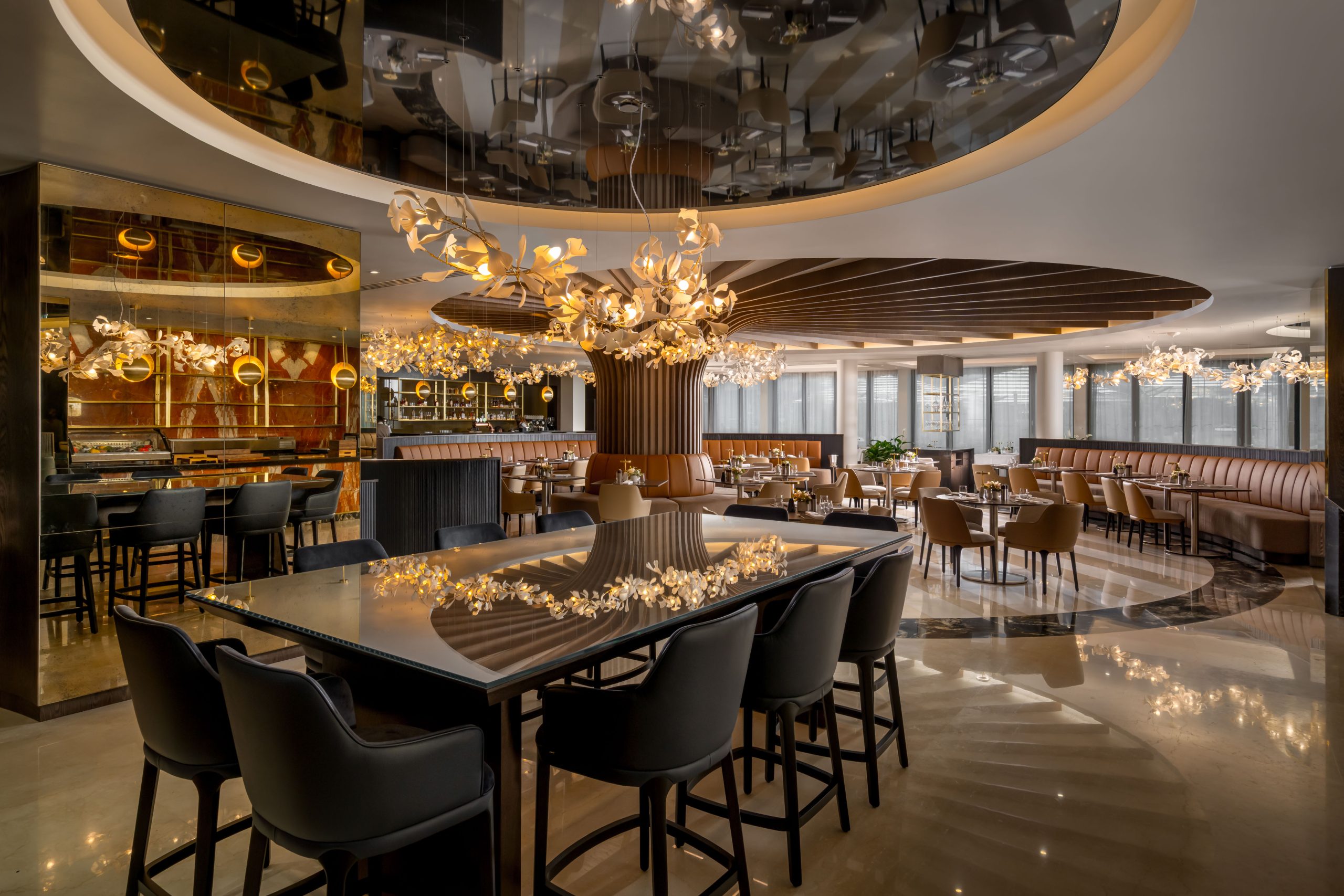 Se redeschid The English Bar, restaurantului JORJ și a SPA-ul din ...